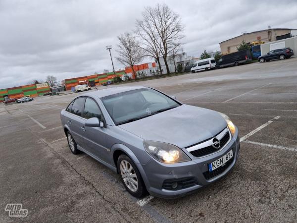 Grey Opel Vectra 2006 in Klaipeda, with an engine capacity of 1.90 L and mileage of 290 thousand km for 1000 €, photo 2 on AUTOMOTO.COM.LV
