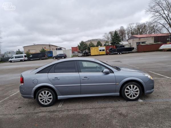 Grey Opel Vectra 2006 in Klaipeda, with an engine capacity of 1.90 L and mileage of 290 thousand km for 1000 €, photo 3 on AUTOMOTO.COM.LV