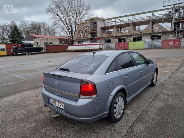 Grey Opel Vectra 2006 in Klaipeda, with an engine capacity of 1.90 L and mileage of 290 thousand km for 1000 €, photo 4 on AUTOMOTO.COM.LV