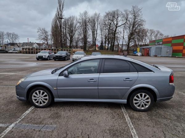 Grey Opel Vectra 2006 in Klaipeda, with an engine capacity of 1.90 L and mileage of 290 thousand km for 1000 €, photo 7 on AUTOMOTO.COM.LV