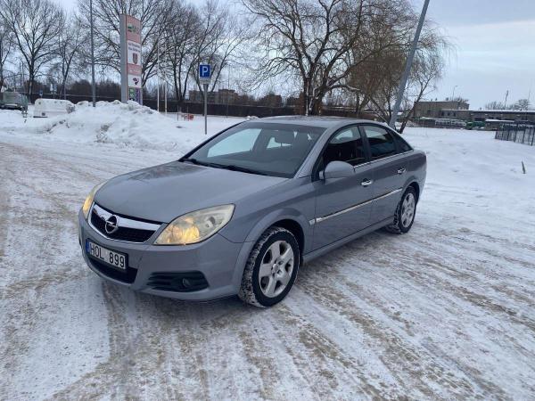 Grey Opel Vectra 2006 in Klaipeda, with an engine capacity of 1.91 L and mileage of 374 thousand km for 1650 €, photo 1 on AUTOMOTO.COM.LV