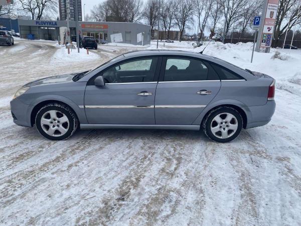 Grey Opel Vectra 2006 in Klaipeda, with an engine capacity of 1.91 L and mileage of 374 thousand km for 1650 €, photo 4 on AUTOMOTO.COM.LV
