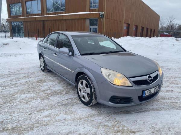 Grey Opel Vectra 2006 in Klaipeda, with an engine capacity of 1.91 L and mileage of 374 thousand km for 1650 €, photo 5 on AUTOMOTO.COM.LV