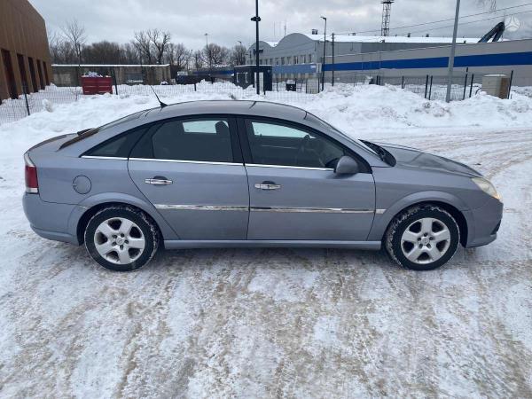 Grey Opel Vectra 2006 in Klaipeda, with an engine capacity of 1.91 L and mileage of 374 thousand km for 1650 €, photo 6 on AUTOMOTO.COM.LV