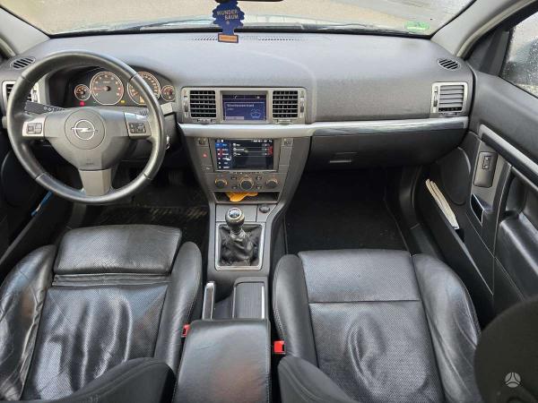 Grey Opel Vectra 2006 in Marijampole, with an engine capacity of 2.20 L and mileage of 250 thousand km for 2200 €, photo 11 on AUTOMOTO.COM.LV