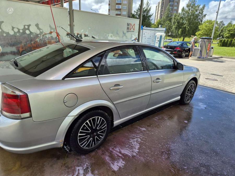Grey Opel Vectra 2006 in Telschi, with an engine capacity of 1.91 L and mileage of 278 thousand km for 850 €, photo 7 on AUTOMOTO.COM.LV