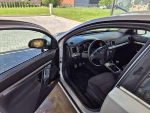 Grey Opel Vectra 2006 in Telschi, with an engine capacity of 1.91 L and mileage of 278 thousand km for 850 €, photo 11 on AUTOMOTO.COM.LV