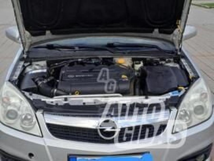 Grey Opel Vectra 2006 in Siauliai, with an engine capacity of 1.90 L and mileage of 357 thousand km for 1000 €, photo 1 on AUTOMOTO.COM.LV