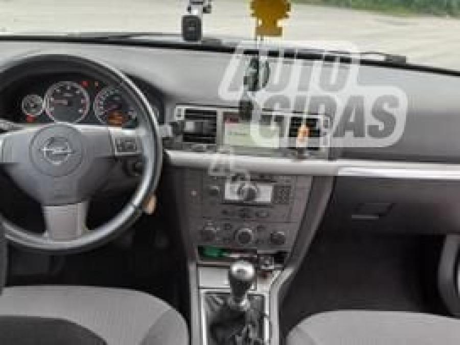 Grey Opel Vectra 2006 in Siauliai, with an engine capacity of 1.90 L and mileage of 357 thousand km for 1000 €, photo 5 on AUTOMOTO.COM.LV