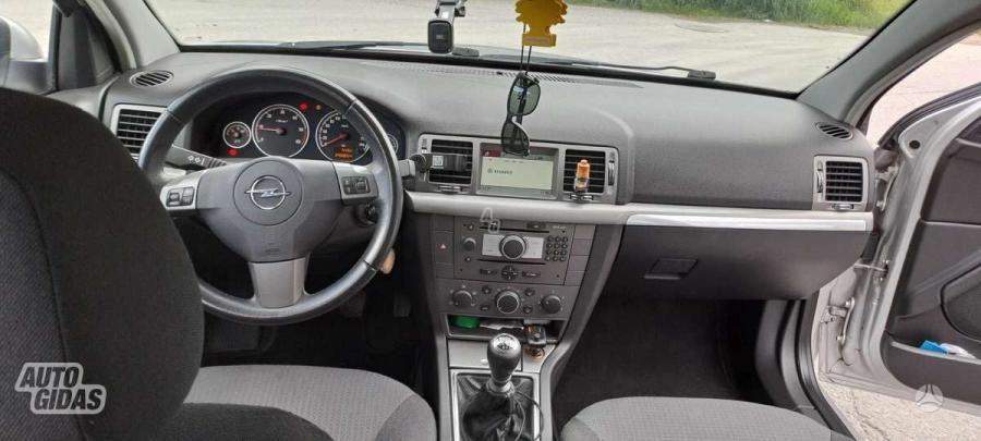 Grey Opel Vectra 2006 in Siauliai, with an engine capacity of 1.90 L and mileage of 357 thousand km for 1000 €, photo 11 on AUTOMOTO.COM.LV