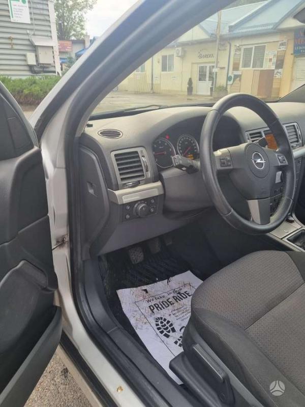 Pelēks Opel Vectra 2007 Viļņa, ar dzinēja tilpumu 1.91 L un nobraukumu 310 tūkst. km par 1300 €, foto 2 vietnē AUTOMOTO.COM.LV
