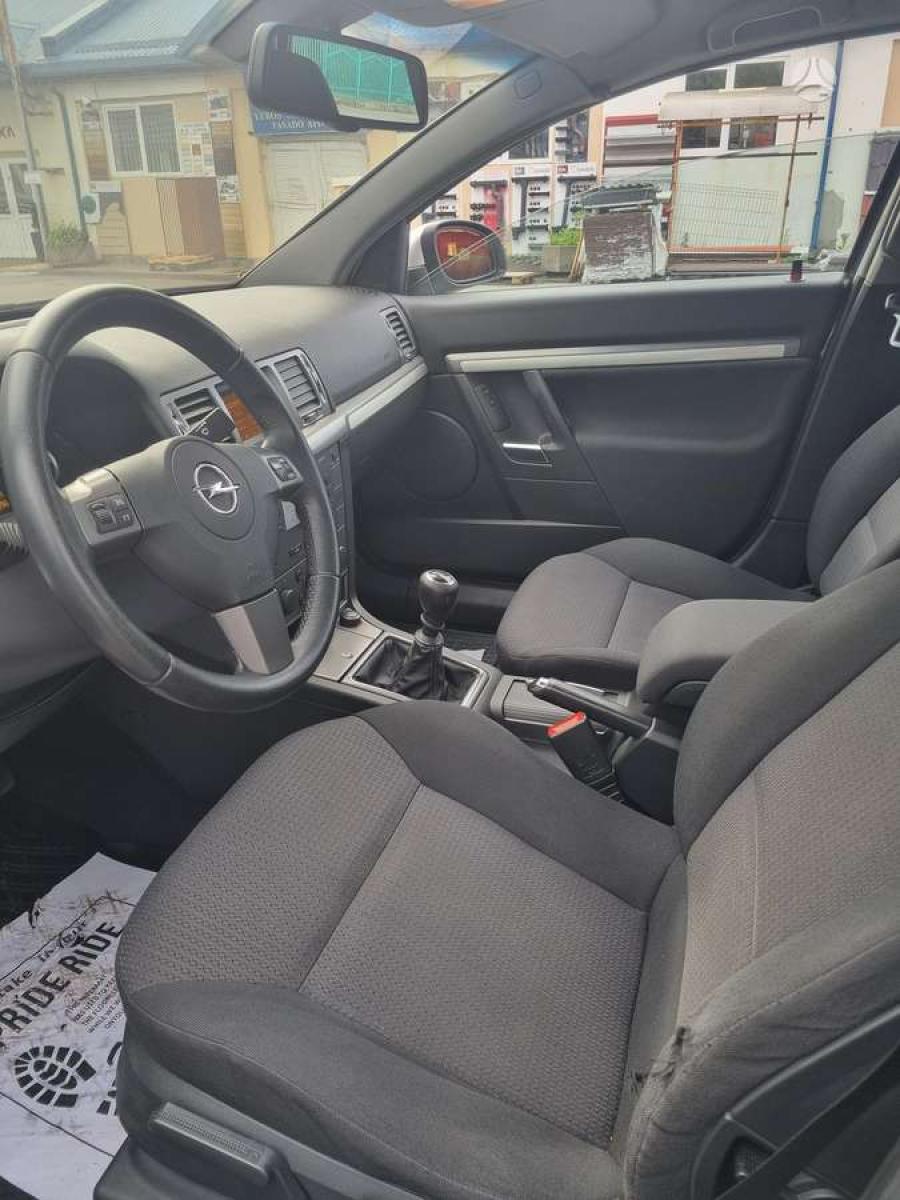 Pelēks Opel Vectra 2007 Viļņa, ar dzinēja tilpumu 1.91 L un nobraukumu 310 tūkst. km par 1300 €, foto 4 vietnē AUTOMOTO.COM.LV