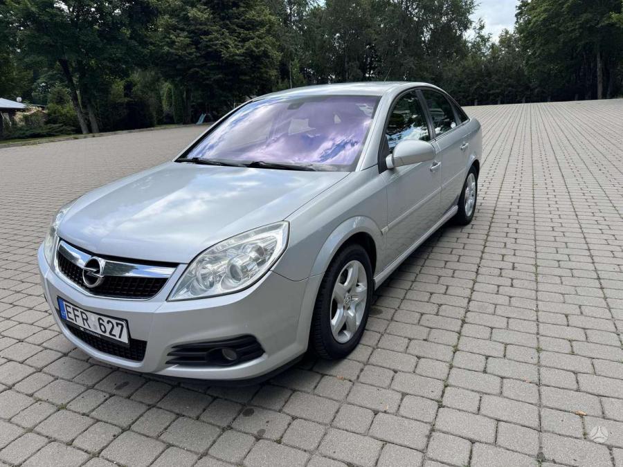Grey Opel Vectra 2007 in Vilnius, with an engine capacity of 1.90 L and mileage of 309 thousand km for 1100 €, photo 1 on AUTOMOTO.COM.LV