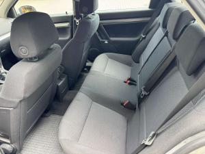 Grey Opel Vectra 2007 in Vilnius, with an engine capacity of 1.90 L and mileage of 309 thousand km for 1100 €, photo 7 on AUTOMOTO.COM.LV