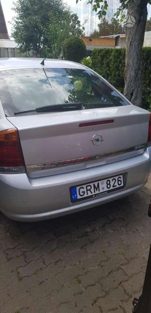 Grey Opel Vectra 2008 in Kaunas, with an engine capacity of 1.91 L and mileage of 243 thousand km for 1100 €, photo 3 on AUTOMOTO.COM.LV