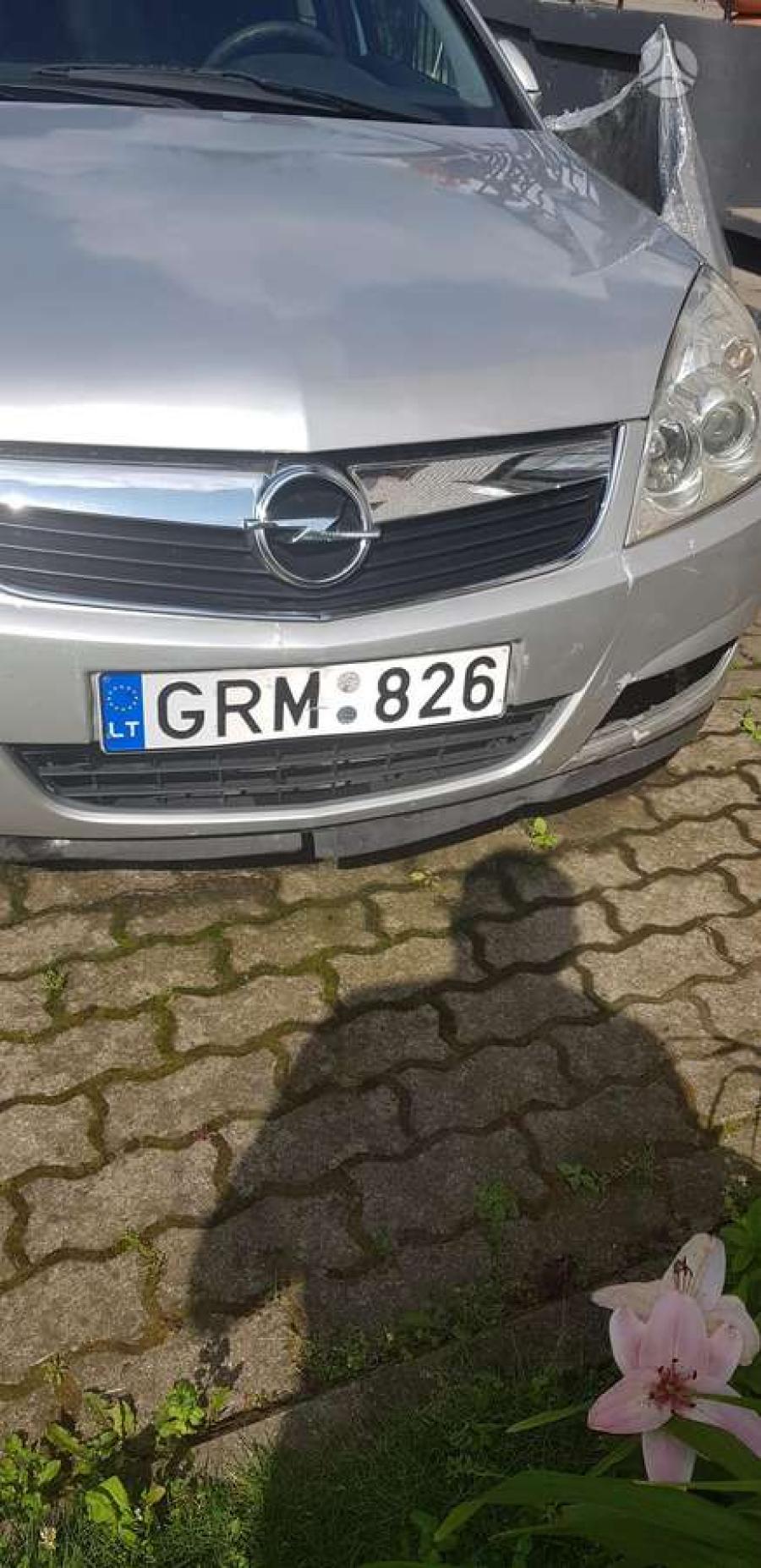 Grey Opel Vectra 2008 in Kaunas, with an engine capacity of 1.91 L and mileage of 243 thousand km for 1100 €, photo 9 on AUTOMOTO.COM.LV
