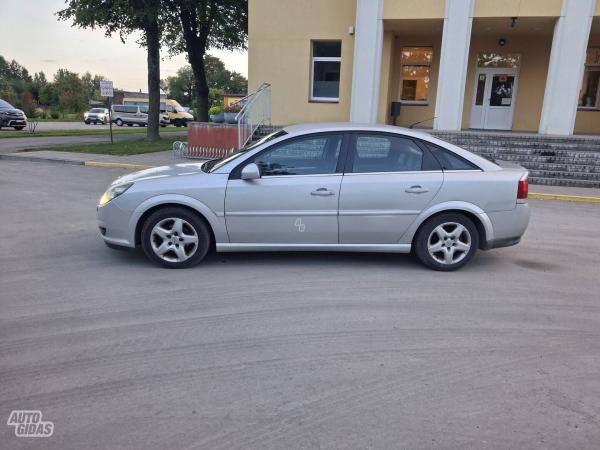 Grey Opel Vectra 2008 in Vilnius, with an engine capacity of 1.90 L and mileage of 367 thousand km for 1450 €, photo 5 on AUTOMOTO.COM.LV