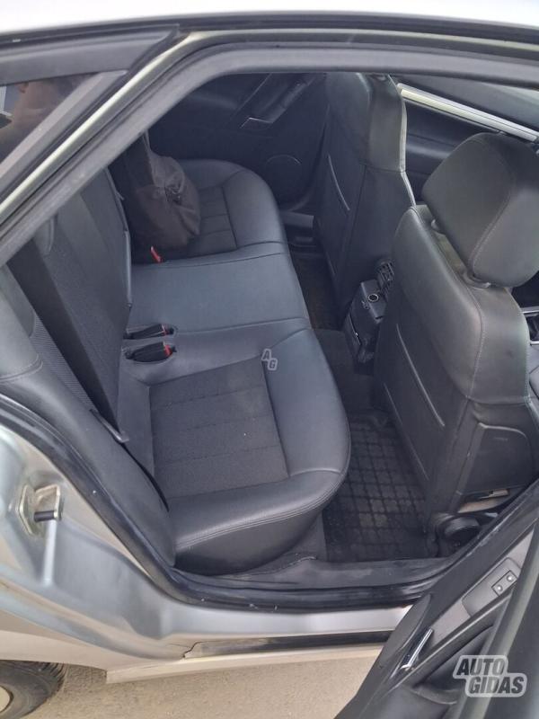 Grey Opel Vectra 2008 in Vilnius, with an engine capacity of 1.90 L and mileage of 367 thousand km for 1450 €, photo 9 on AUTOMOTO.COM.LV