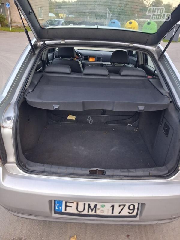 Grey Opel Vectra 2008 in Vilnius, with an engine capacity of 1.90 L and mileage of 367 thousand km for 1450 €, photo 10 on AUTOMOTO.COM.LV