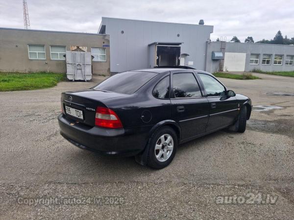 Grey Opel Vectra 1995 in Tallinn, with an engine capacity of 1.60 L and mileage of 203 thousand km for 999 €, photo 3 on AUTOMOTO.COM.LV