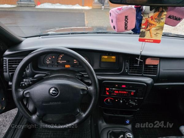 Grey Opel Vectra 1995 in Tallinn, with an engine capacity of 1.60 L and mileage of 204 thousand km for 1499 €, photo 7 on AUTOMOTO.COM.LV
