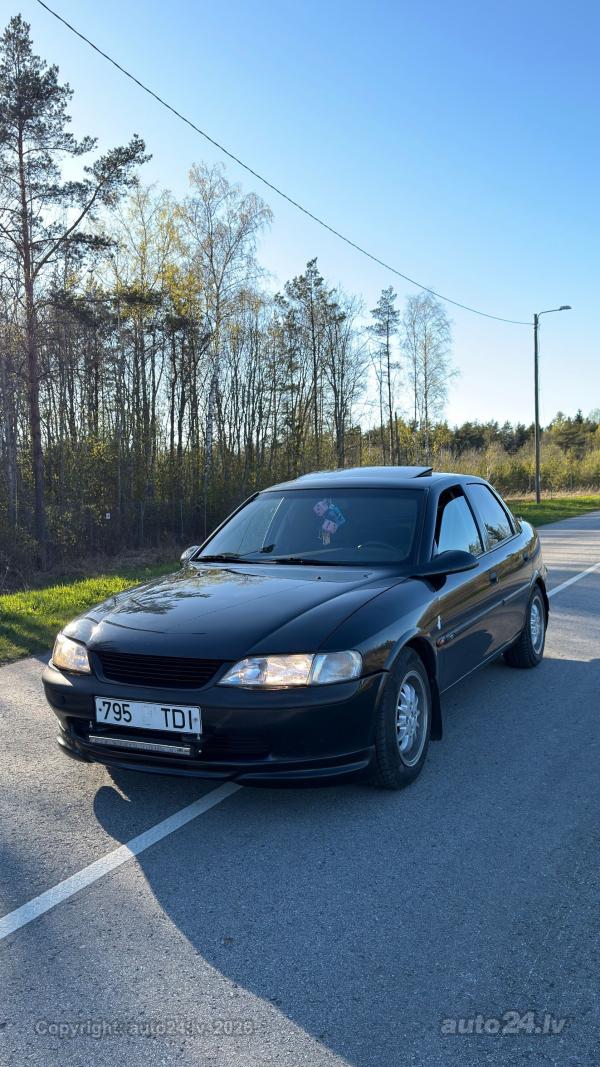 Pelēks Opel Vectra 1995 Tallina, ar dzinēja tilpumu 1.60 L un nobraukumu 200 tūkst. km par 1600 €, foto 4 vietnē AUTOMOTO.COM.LV