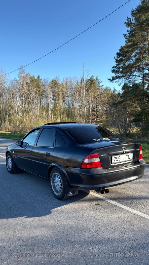 Pelēks Opel Vectra 1995 Tallina, ar dzinēja tilpumu 1.60 L un nobraukumu 200 tūkst. km par 1600 €, foto 5 vietnē AUTOMOTO.COM.LV