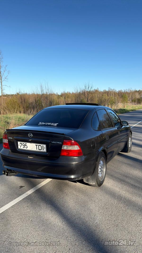 Pelēks Opel Vectra 1995 Tallina, ar dzinēja tilpumu 1.60 L un nobraukumu 200 tūkst. km par 1600 €, foto 7 vietnē AUTOMOTO.COM.LV