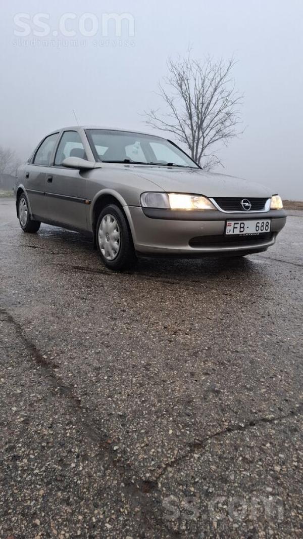 Pelēks Opel Vectra 1996 Madona, ar dzinēja tilpumu 1.60 L un nobraukumu 243 tūkst. km par 1250 €, foto 2 vietnē AUTOMOTO.COM.LV