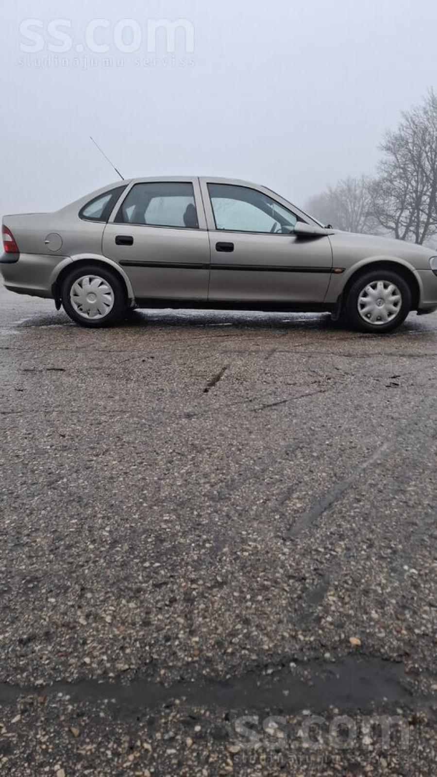 Pelēks Opel Vectra 1996 Madona, ar dzinēja tilpumu 1.60 L un nobraukumu 243 tūkst. km par 1250 €, foto 3 vietnē AUTOMOTO.COM.LV