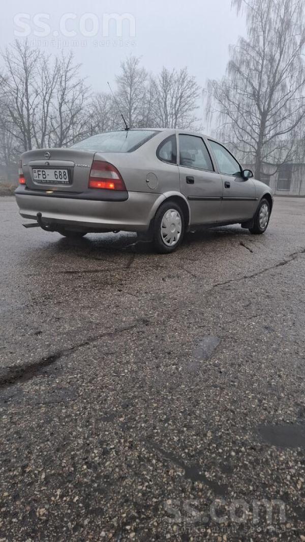 Pelēks Opel Vectra 1996 Madona, ar dzinēja tilpumu 1.60 L un nobraukumu 243 tūkst. km par 1250 €, foto 4 vietnē AUTOMOTO.COM.LV