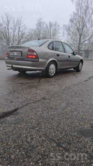 Pelēks Opel Vectra 1996 Madona, ar dzinēja tilpumu 1.60 L un nobraukumu 243 tūkst. km par 1250 €, foto 4 vietnē AUTOMOTO.COM.LV