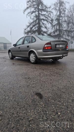Pelēks Opel Vectra 1996 Madona, ar dzinēja tilpumu 1.60 L un nobraukumu 243 tūkst. km par 1250 €, foto 5 vietnē AUTOMOTO.COM.LV