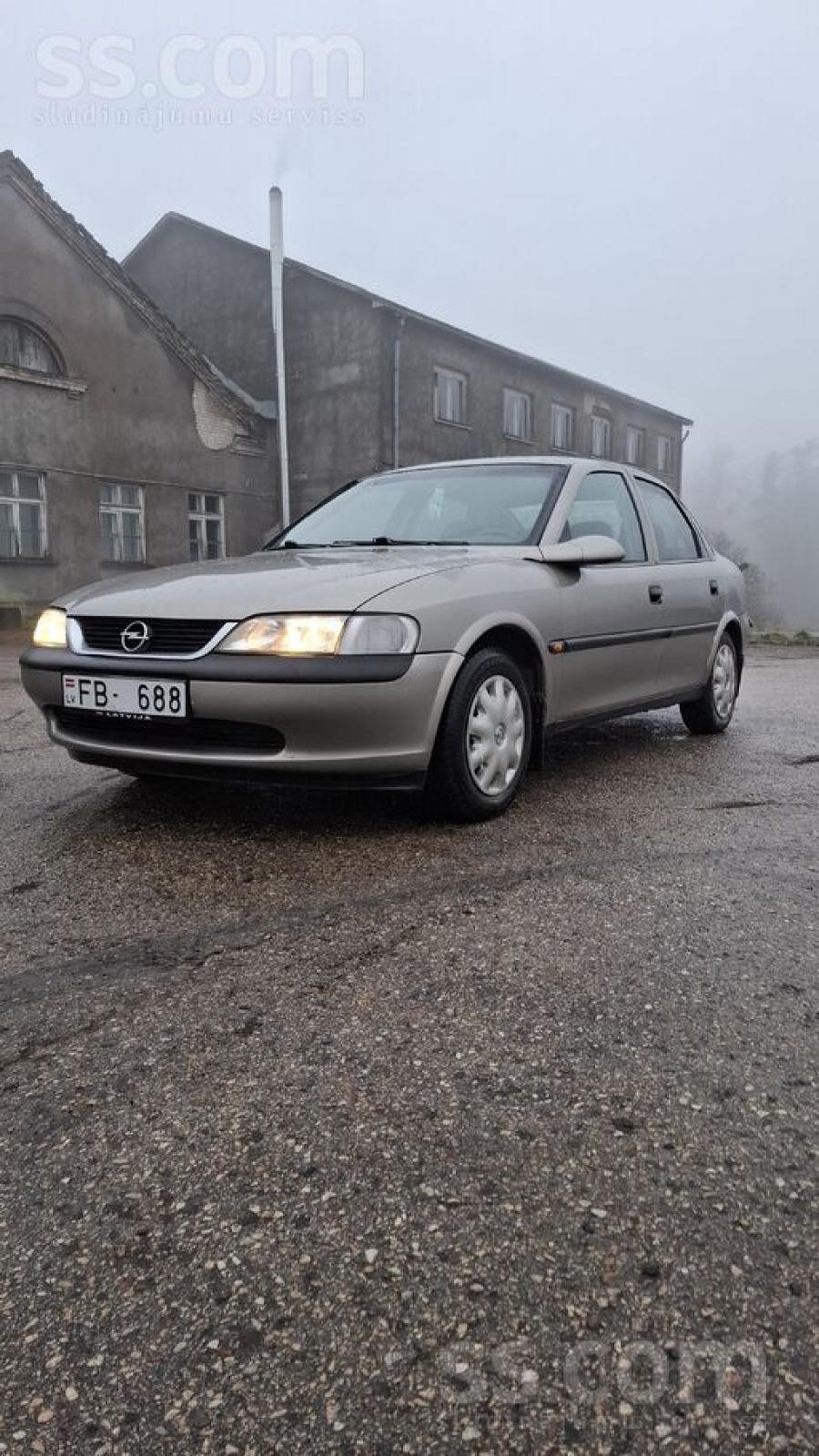 Pelēks Opel Vectra 1996 Madona, ar dzinēja tilpumu 1.60 L un nobraukumu 243 tūkst. km par 1150 €, foto 1 vietnē AUTOMOTO.COM.LV