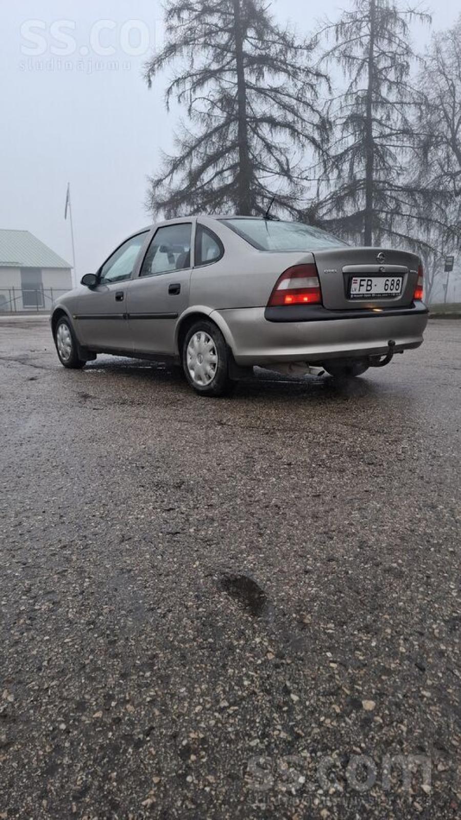 Pelēks Opel Vectra 1996 Madona, ar dzinēja tilpumu 1.60 L un nobraukumu 243 tūkst. km par 1150 €, foto 5 vietnē AUTOMOTO.COM.LV