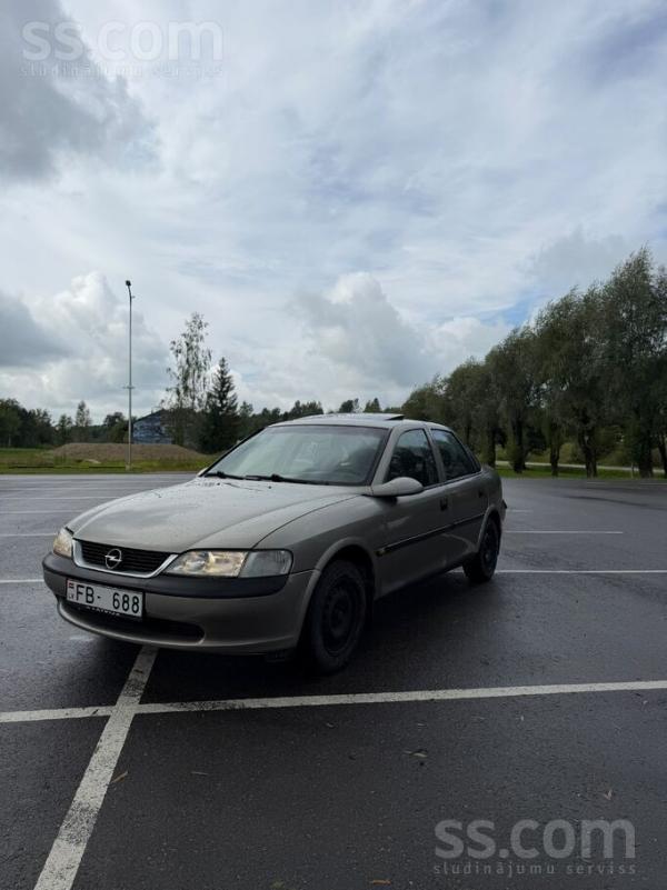 Pelēks Opel Vectra 1996 Madona, ar dzinēja tilpumu 1.60 L un nobraukumu 247 tūkst. km par 950 €, foto 1 vietnē AUTOMOTO.COM.LV