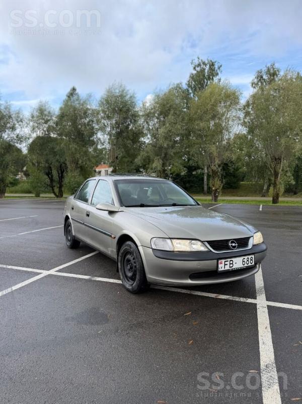 Pelēks Opel Vectra 1996 Madona, ar dzinēja tilpumu 1.60 L un nobraukumu 247 tūkst. km par 950 €, foto 2 vietnē AUTOMOTO.COM.LV
