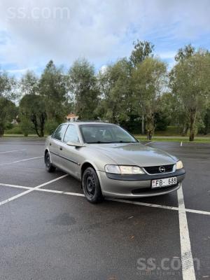 Pelēks Opel Vectra 1996 Madona, ar dzinēja tilpumu 1.60 L un nobraukumu 247 tūkst. km par 950 €, foto 3 vietnē AUTOMOTO.COM.LV