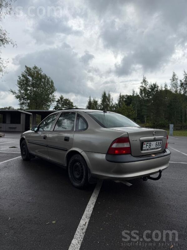 Pelēks Opel Vectra 1996 Madona, ar dzinēja tilpumu 1.60 L un nobraukumu 247 tūkst. km par 950 €, foto 3 vietnē AUTOMOTO.COM.LV