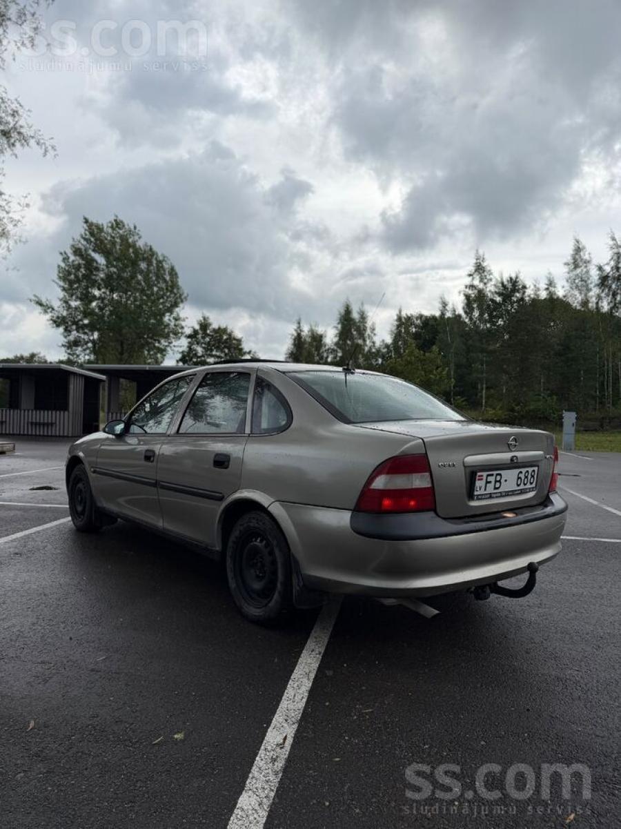 Pelēks Opel Vectra 1996 Madona, ar dzinēja tilpumu 1.60 L un nobraukumu 247 tūkst. km par 950 €, foto 4 vietnē AUTOMOTO.COM.LV