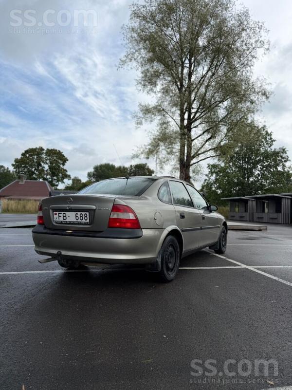 Pelēks Opel Vectra 1996 Madona, ar dzinēja tilpumu 1.60 L un nobraukumu 247 tūkst. km par 950 €, foto 4 vietnē AUTOMOTO.COM.LV