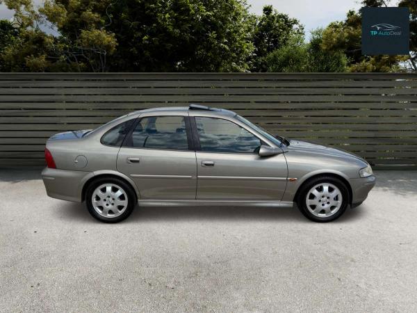 Grey Opel Vectra 1999 in Kaunas, with an engine capacity of 2.50 L and mileage of 299 thousand km for 2250 €, photo 4 on AUTOMOTO.COM.LV