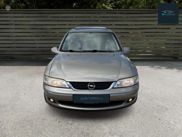 Grey Opel Vectra 1999 in Kaunas, with an engine capacity of 2.50 L and mileage of 299 thousand km for 2250 €, photo 6 on AUTOMOTO.COM.LV
