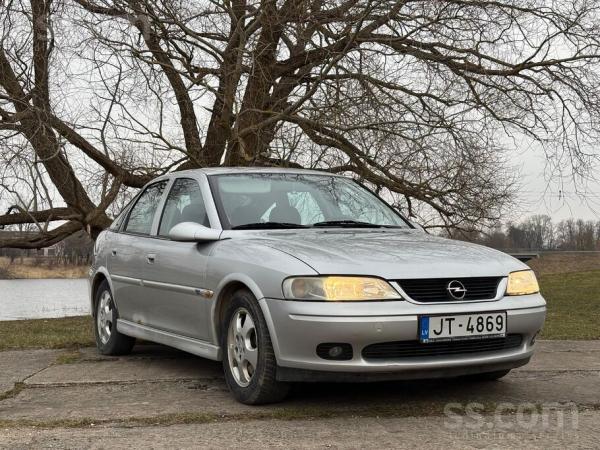 Grey Opel Vectra 2000 in Liepaja, with an engine capacity of 1.80 L and mileage of 185 thousand km for 1400 €, photo 2 on AUTOMOTO.COM.LV