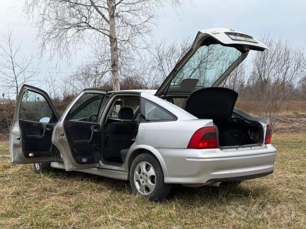 Grey Opel Vectra 2000 in Liepaja, with an engine capacity of 1.80 L and mileage of 185 thousand km for 1400 €, photo 5 on AUTOMOTO.COM.LV