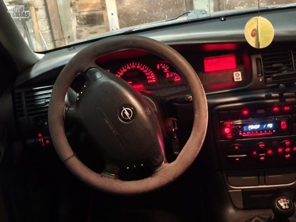 Pelēks Opel Vectra 2000 Alīta, ar dzinēja tilpumu 1.60 L un nobraukumu 263 tūkst. km par 1000 €, foto 10 vietnē AUTOMOTO.COM.LV