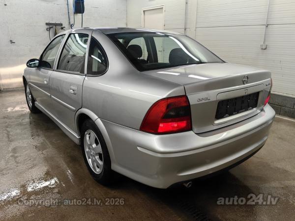 Pelēks Opel Vectra 2001 Viljandi, ar dzinēja tilpumu 1.60 L un nobraukumu 67 tūkst. km par 2990 €, foto 10 vietnē AUTOMOTO.COM.LV