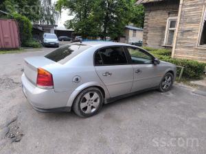 Grey Opel Vectra 2002 in Riga, with an engine capacity of 2.20 L and mileage of 154 thousand km for 450 €, photo 4 on AUTOMOTO.COM.LV