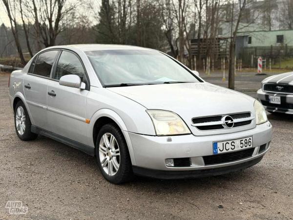 Grey Opel Vectra 2002 in Silute, with an engine capacity of 2.20 L and mileage of 349 thousand km for 500 €, photo 1 on AUTOMOTO.COM.LV