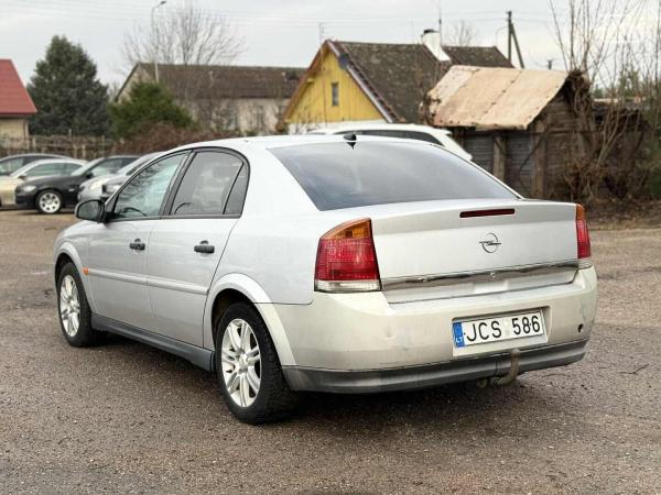 Grey Opel Vectra 2002 in Silute, with an engine capacity of 2.20 L and mileage of 349 thousand km for 500 €, photo 2 on AUTOMOTO.COM.LV